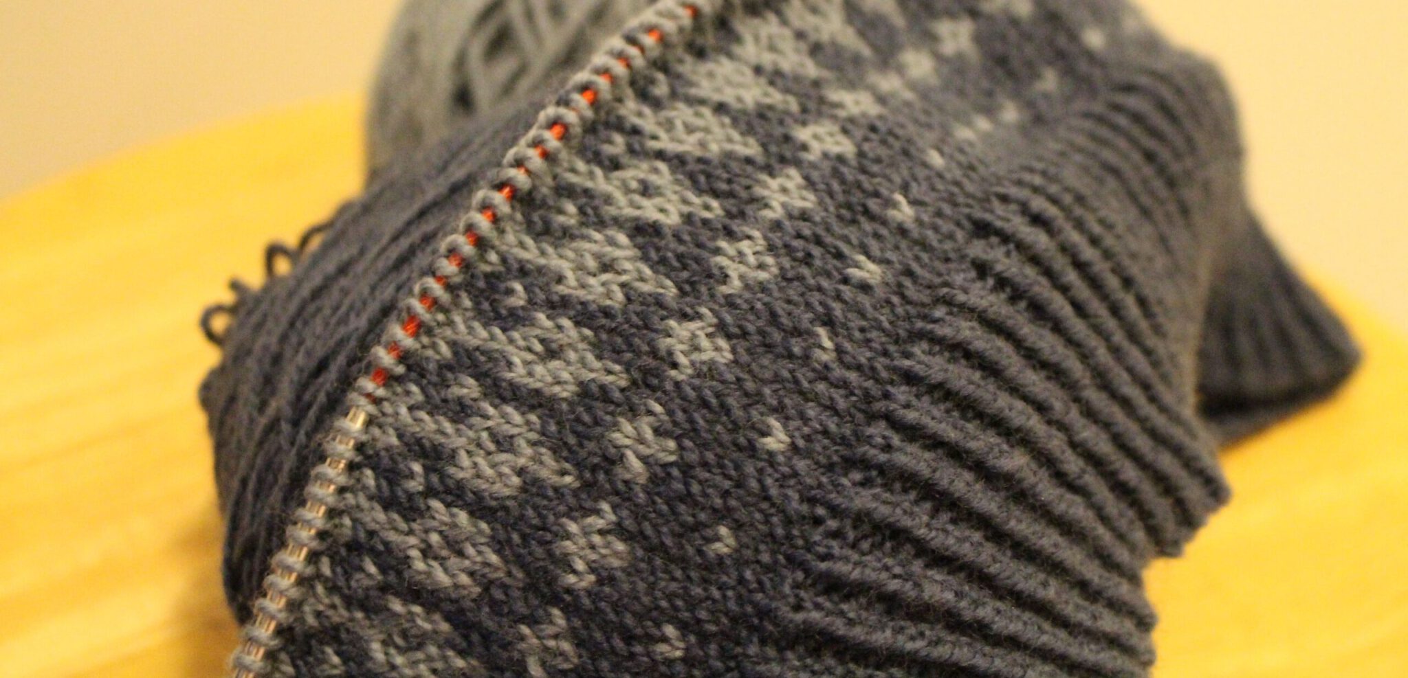 3 tips når du strikker med rundpinne - Knitandnote