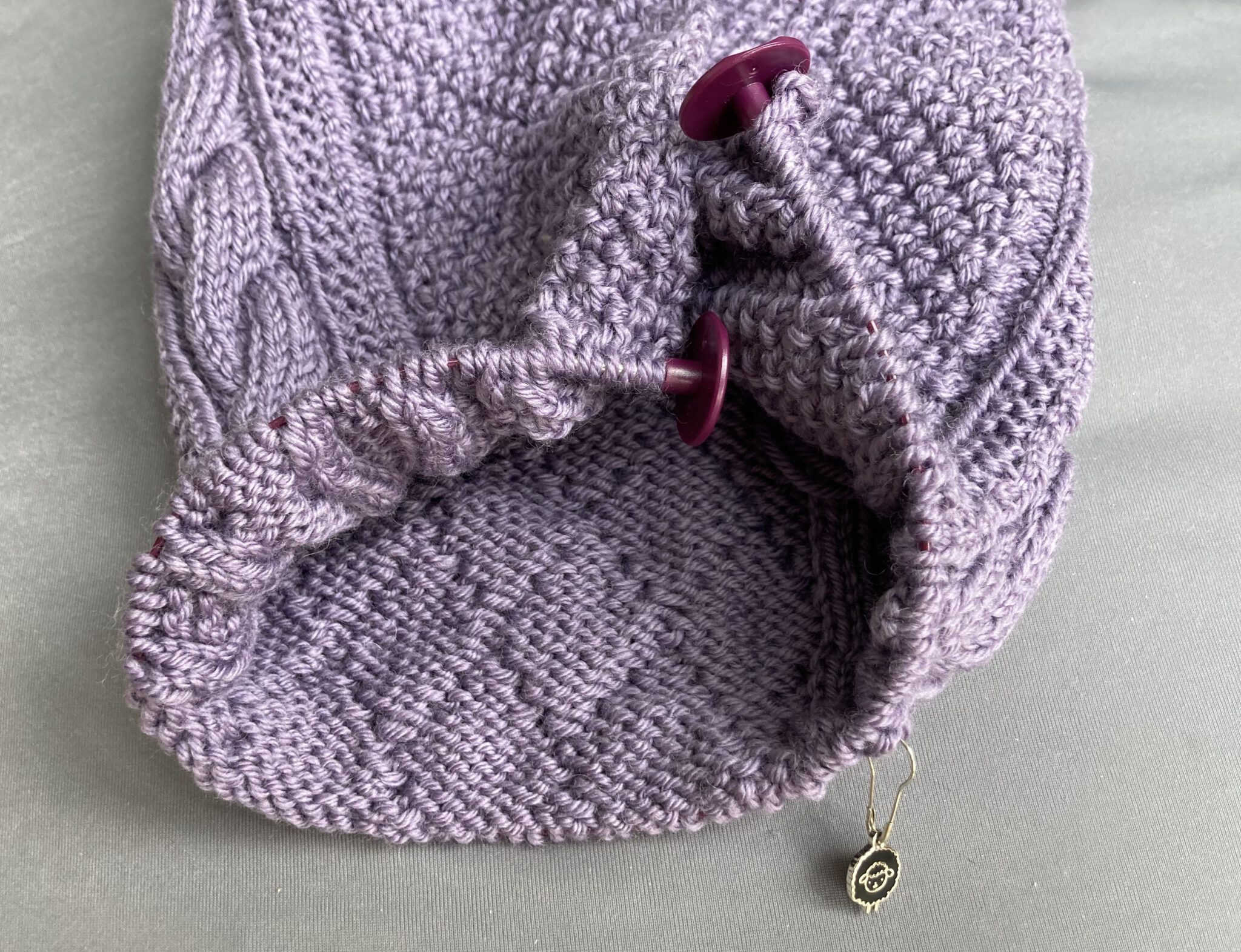 Put your knitting on hold with stitch holders - Knitandnote