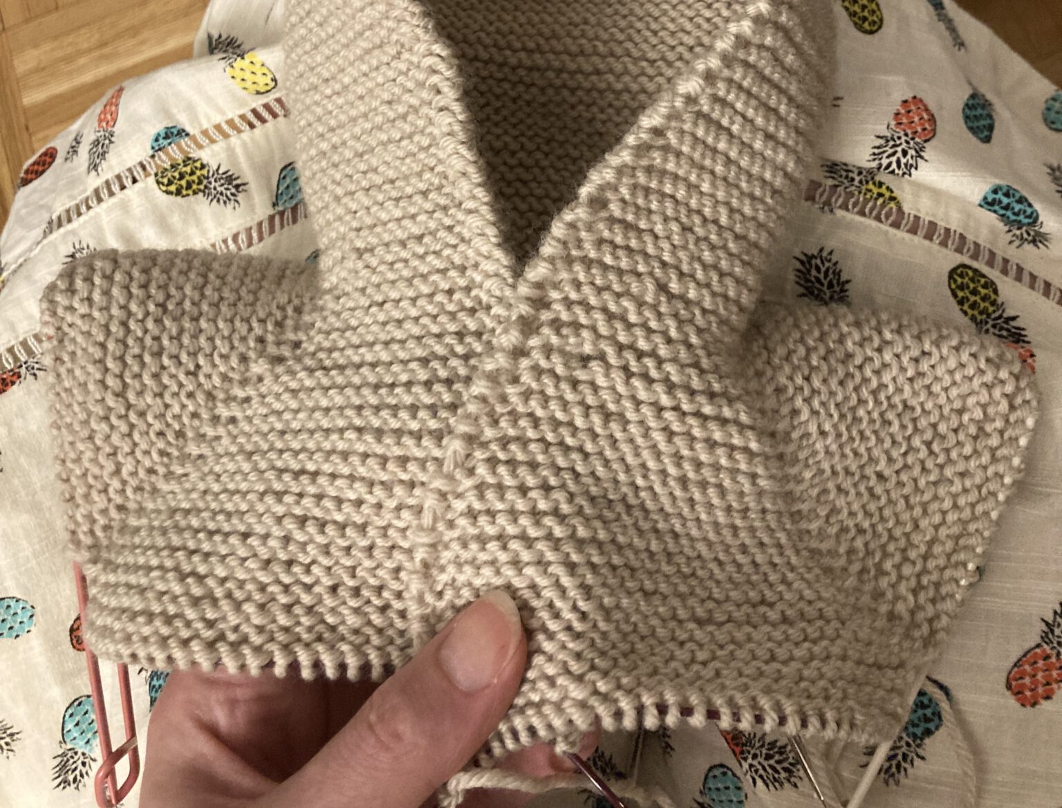 Put your knitting on hold with stitch holders - Knitandnote