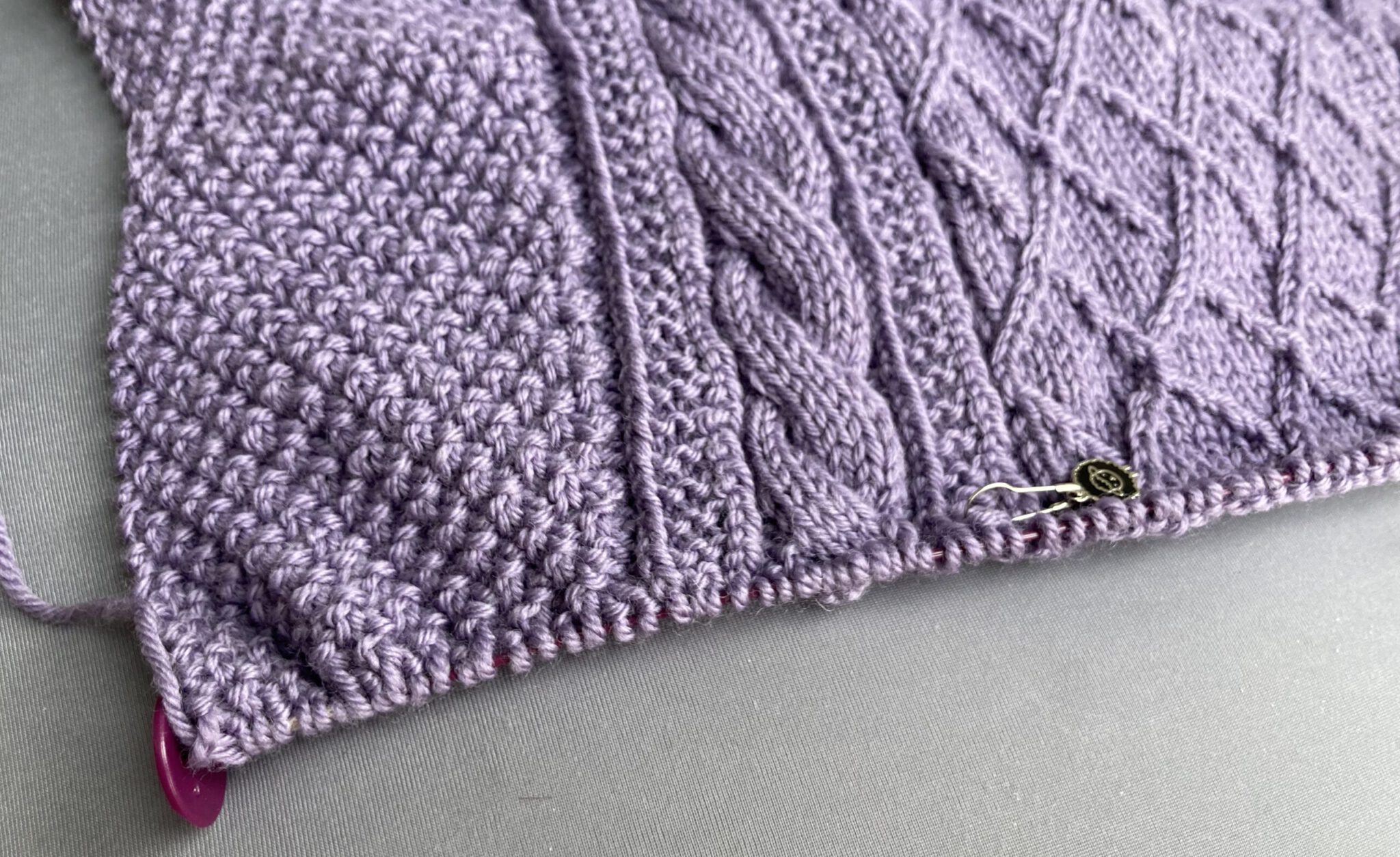 Put your knitting on hold with stitch holders - Knitandnote
